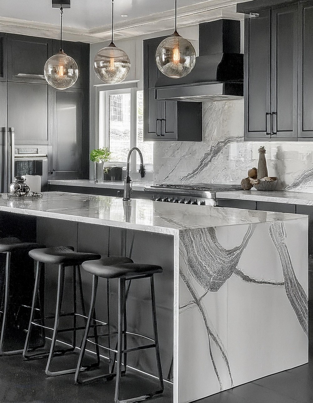 10 Sleek & Minimalist Black And White Modern Kitchen Ideas - Cozy DIYs